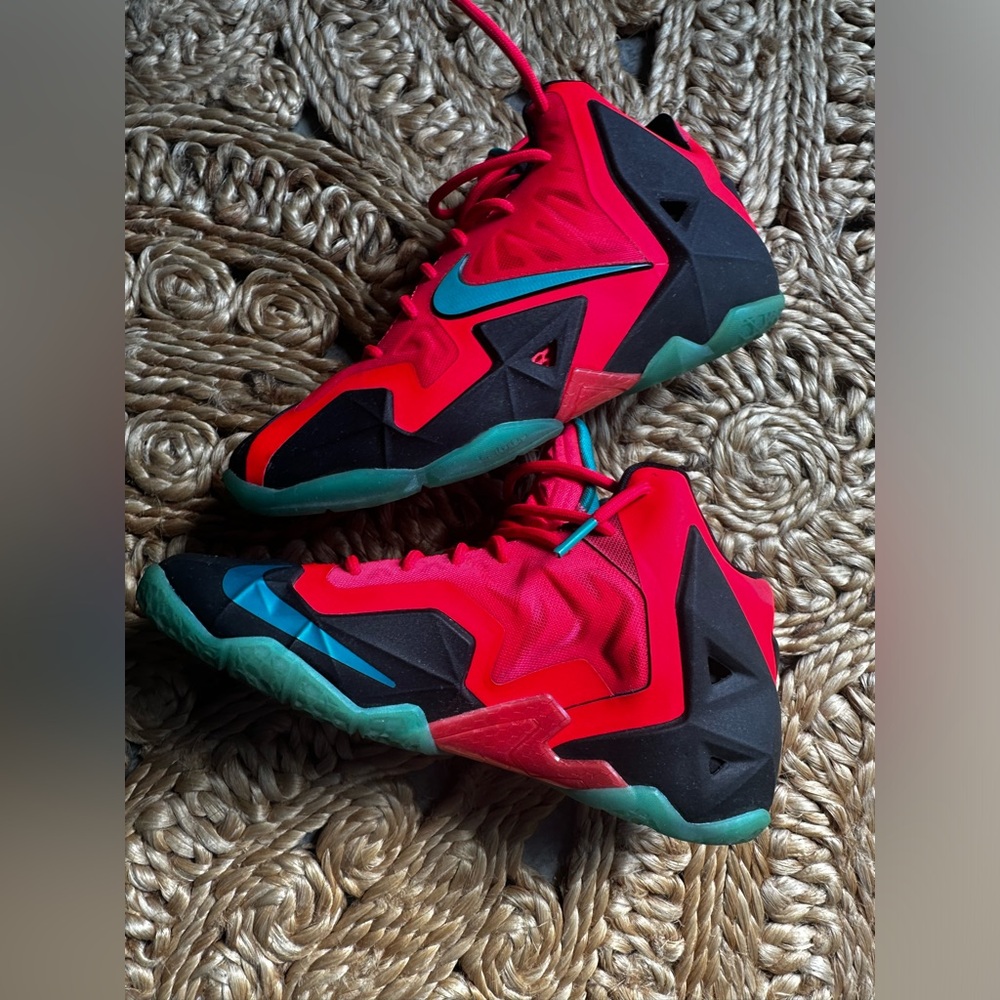 Lebron James Xi (Gs) Nike Shoes. Red And Aqua Size 5.… - Gem